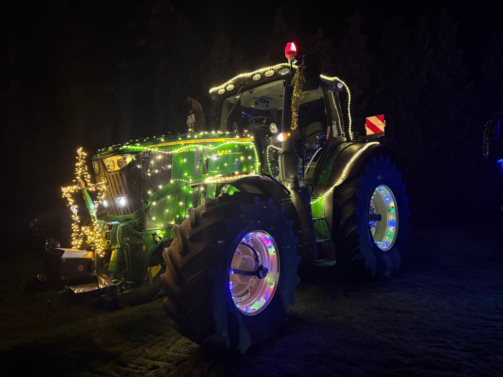 Traktor-Lichterfahrt durch Huy: Landwirte bringen Kinder zum Strahlen