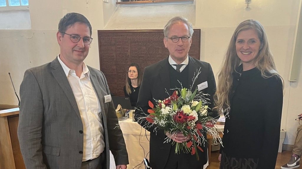 Hängepartie beendet: Erfolg im zweiten Wahlgang: Pfarrer aus Berlin ...