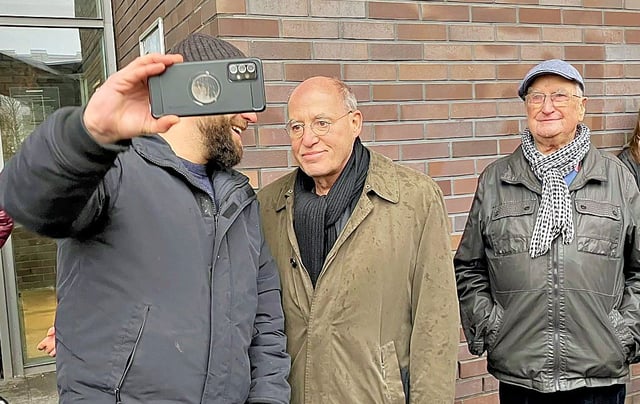 Bundestagswahl 2025: Gregor Gysi macht Linke-Wahlkampf in Halle