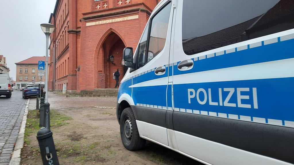 Landgericht: Prozess um Messerattacke in Stendal: Versuchter Totschlag, dann Selfies im ...