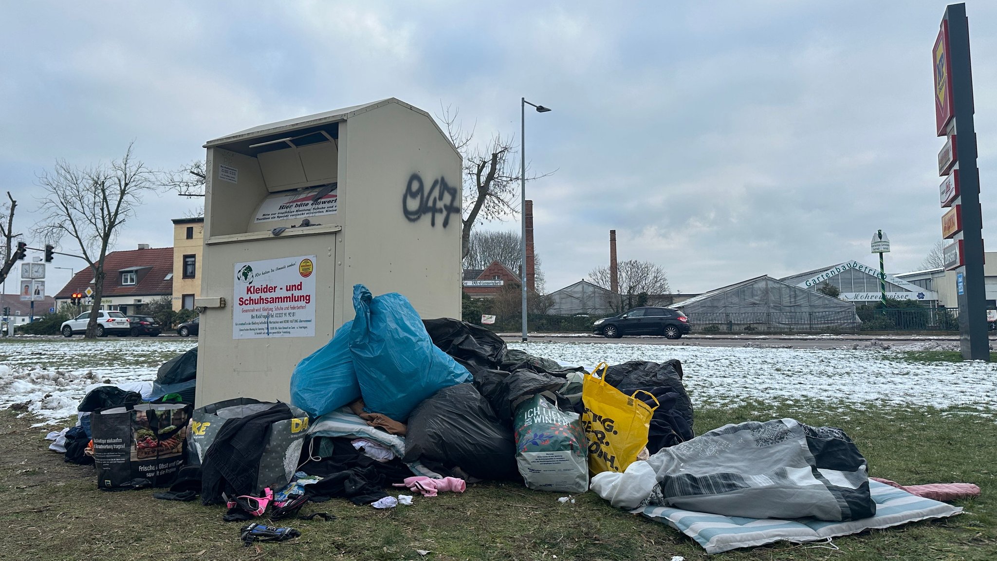Recycling: Warum die Altkleider-Container in Sachsen-Anhalt aktuell ...