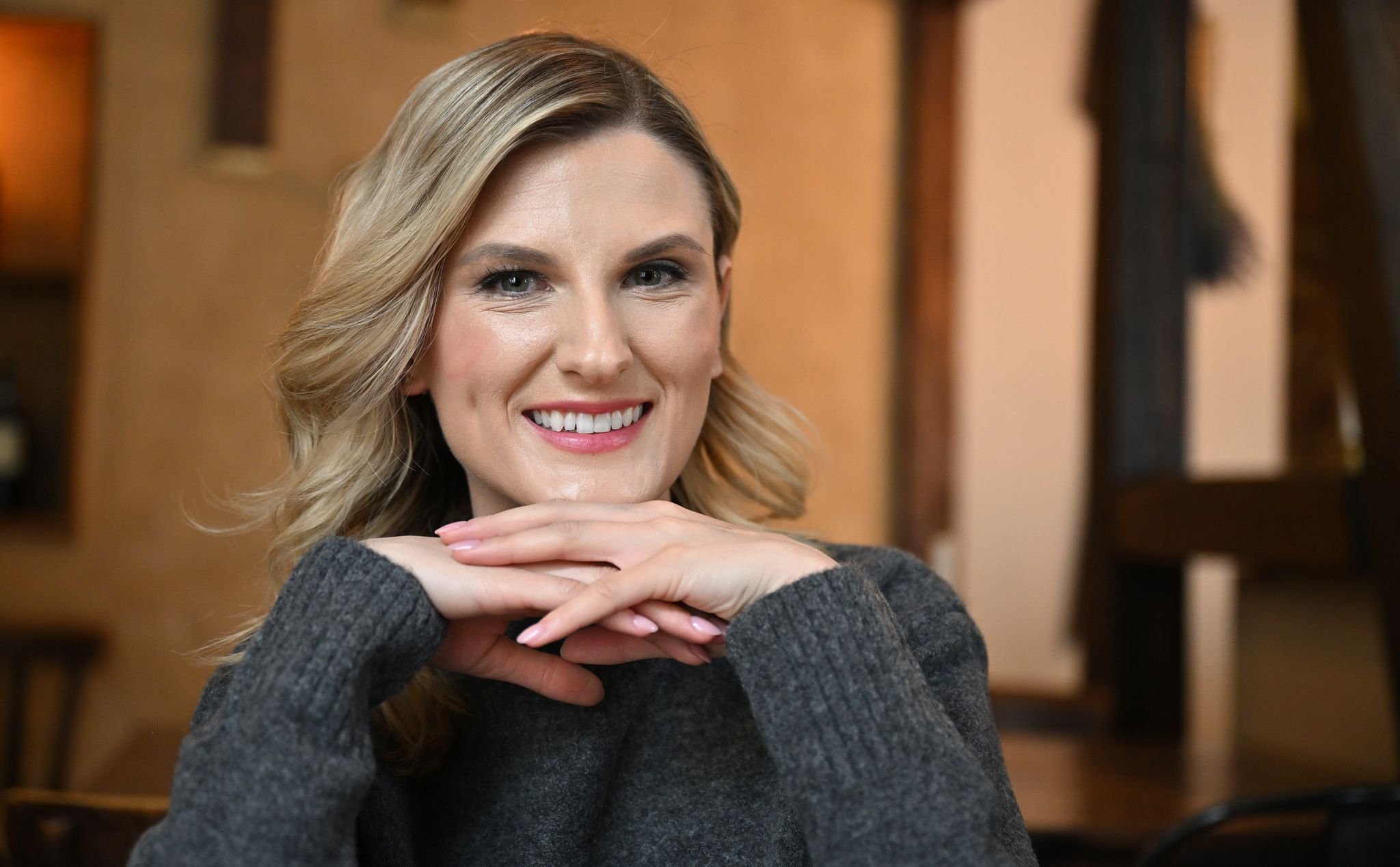 Schlager nach Politikstudium: Sängerin Madlen Rausch mit neuer Single ...