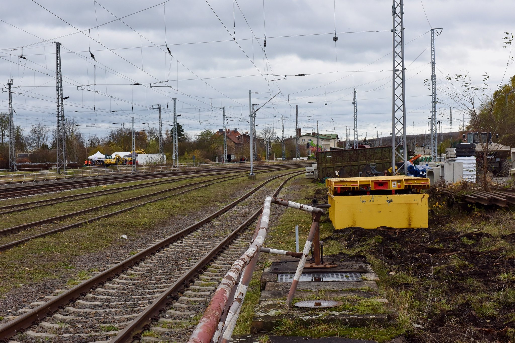Bahn baut am Streckenabschnitt Eisleben-Angersdorf: Bahn arbeitet bei ...