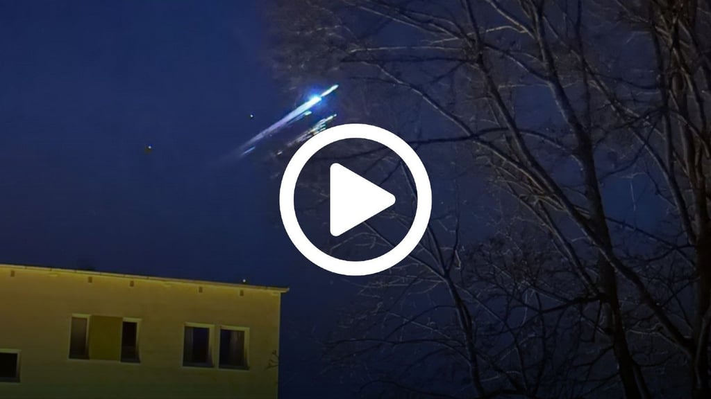Merkwürdige Lichter am Himmel über Deutschland: Raketenteile am Himmel
