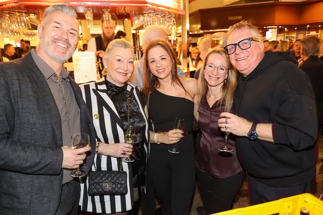 Stars wie Christina Stürmer und Dirk Michaelis live auf der Bühne ...