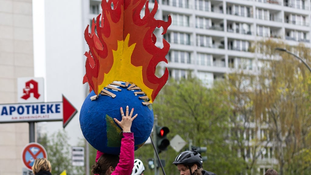 Klimaschutz: 200 Radfahrer bei Demonstration von Fridays for Future