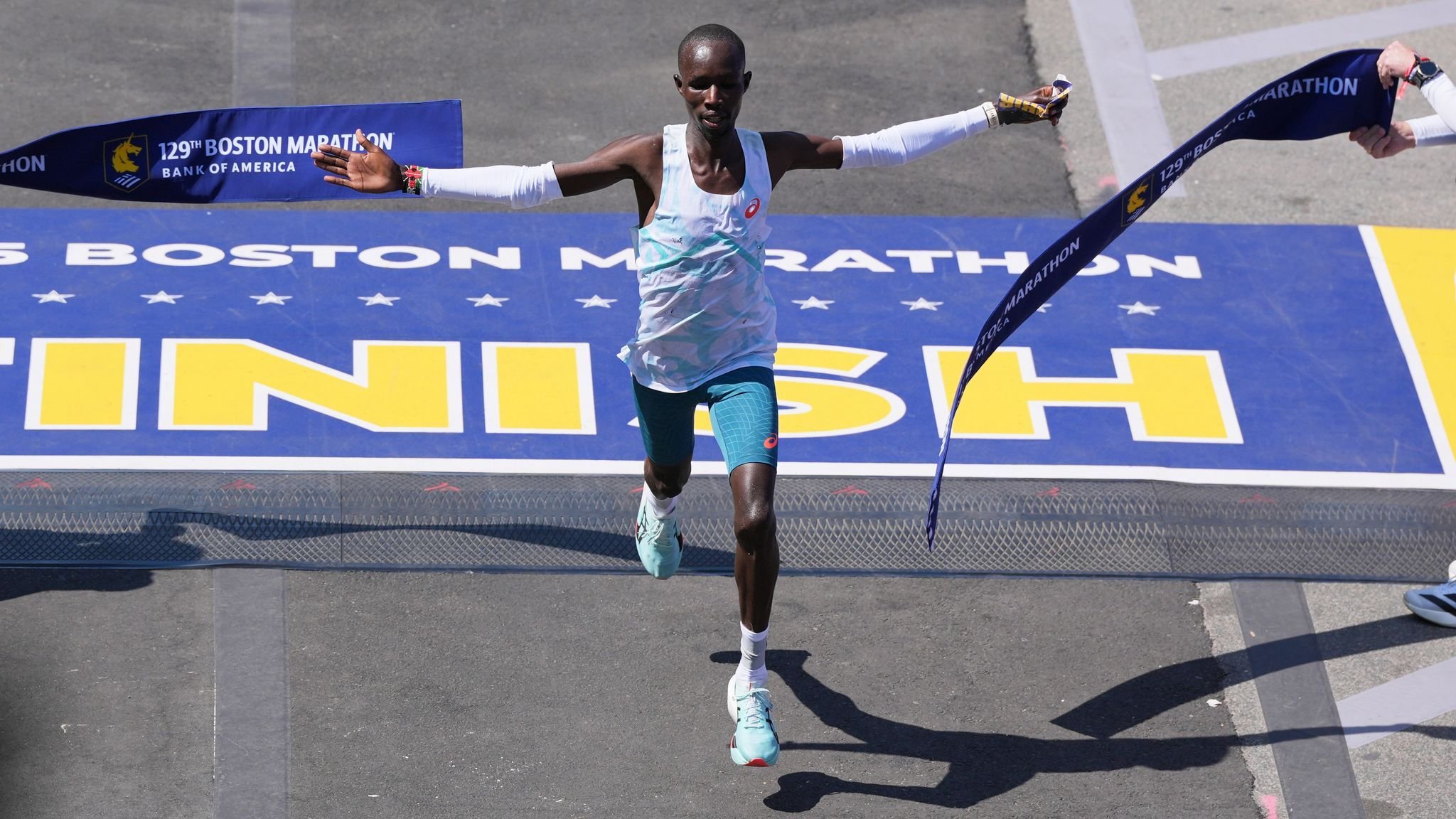 Leichtathletik: Wie sein Bruder: Kenianer John Korir gewinnt Boston-Marathon