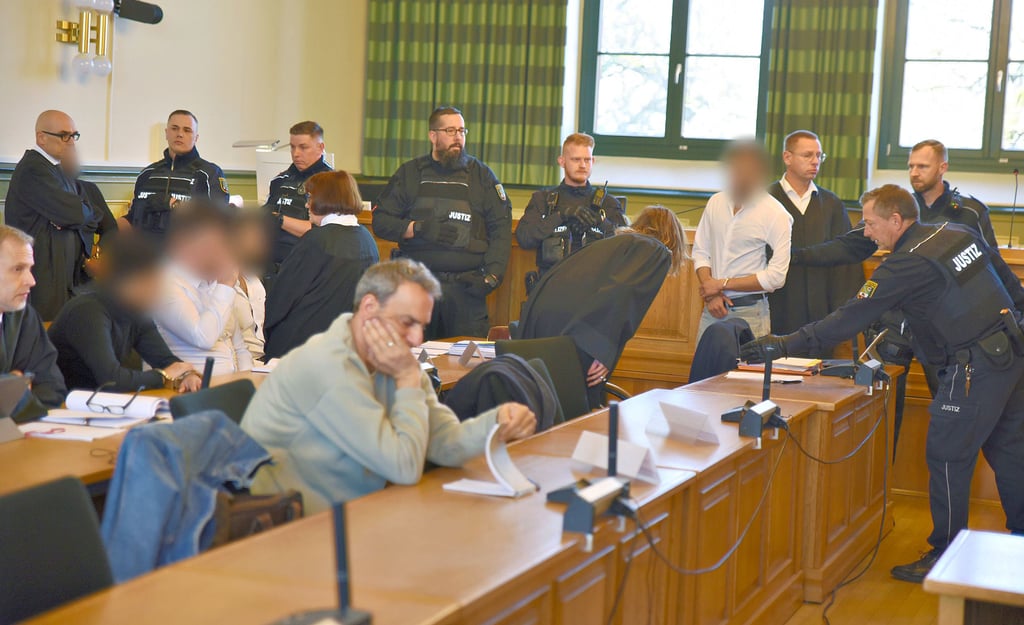 Zeuge schildert Todesabend mit Schüssen: Messerattacke im Südring in Burg: Notarzteinsatz stoppt ...