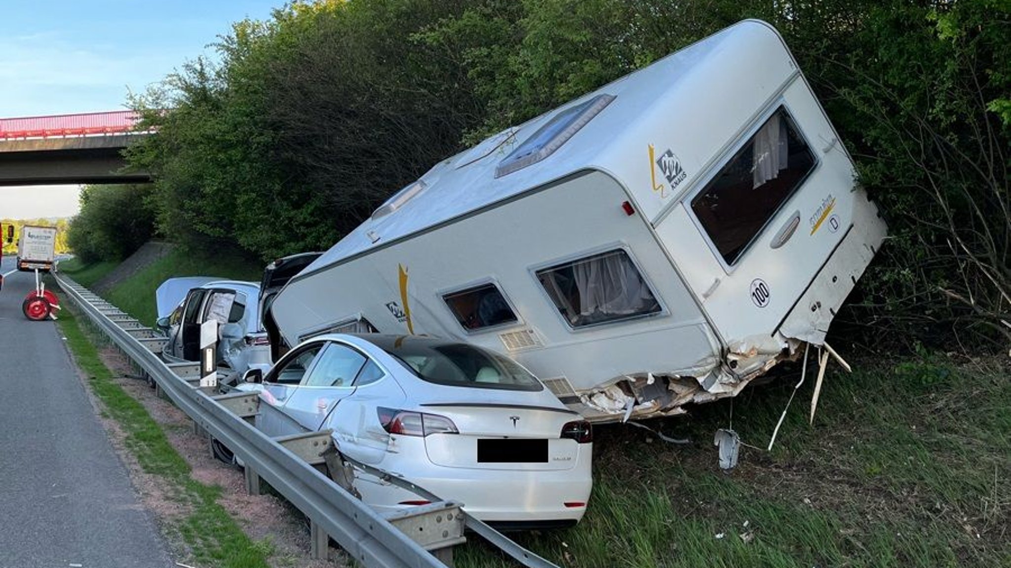 Schwerer Unfall auf Autobahn 36: Harz: Fünf Verletzte bei schwerer Kollision unweit von Stapelburg