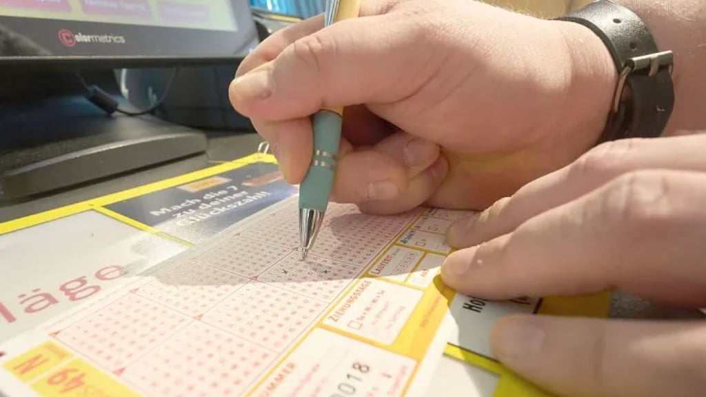 Lotto-Gewinn im Salzlandkreis: Spieler räumt bei "Glücksspirale" riesige Euro-Summe ab