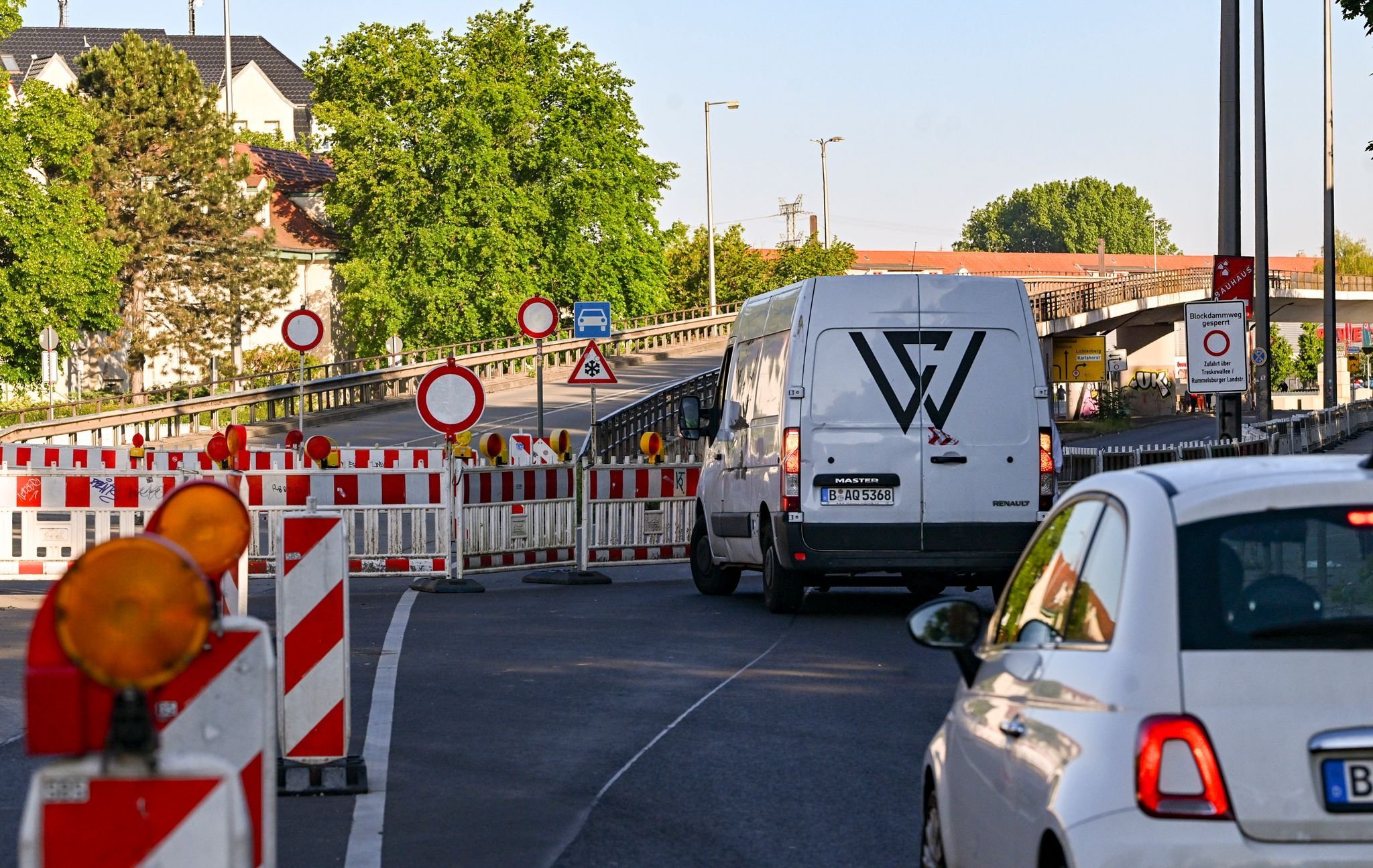 Verkehrslage angespannt: Brücke an der Wuhlheide wird abgestützt