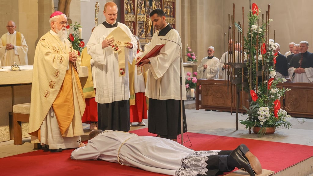 Katholische Kirche: Erste Priesterweihe seit fünf Jahren im Bistum Magdeburg