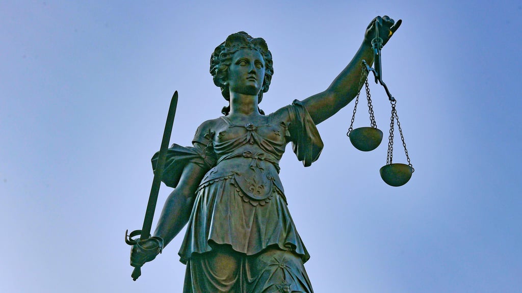 Ex-Weinkönigin Romy Richter: Plakat-Streit eskaliert: CDU-Kandidatin ...