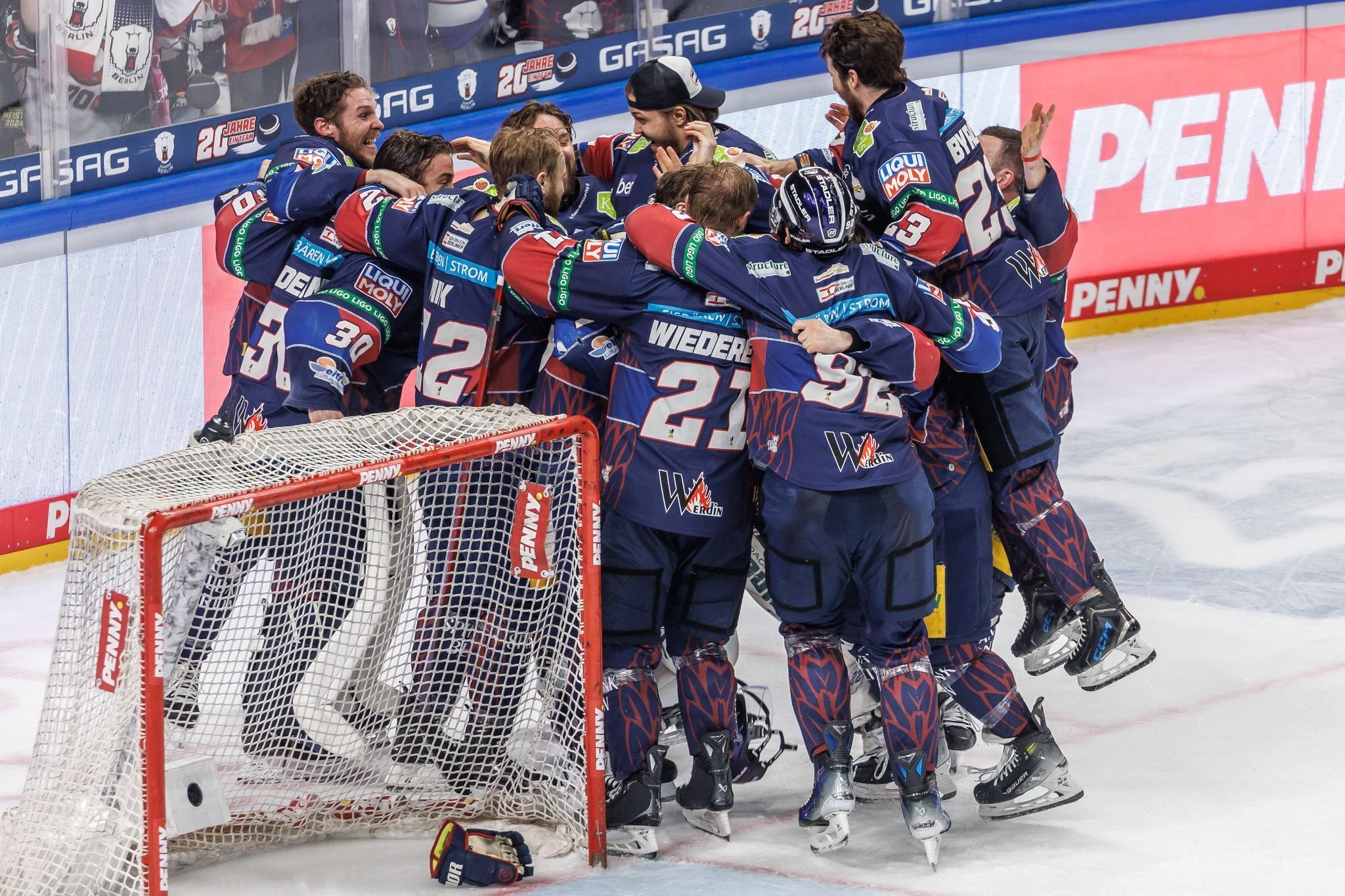 Deutsche Eishockey Liga: Winter Game: Dresden gegen Eisbären unter freiem Himmel