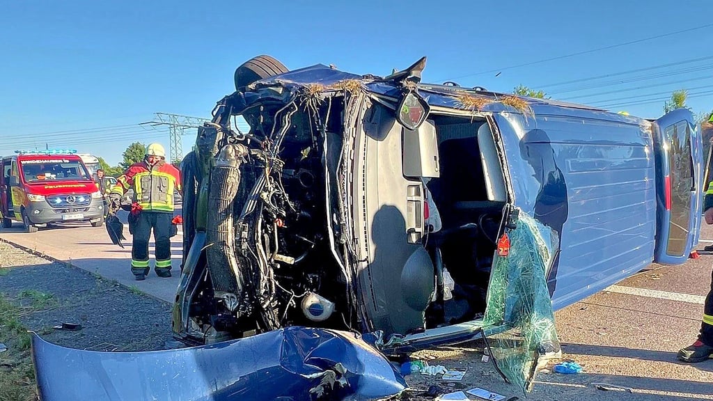 Autobahn gesperrt: Auf Lastzug aufgefahren - Frau wird bei Unfall auf der A 38 schwer verletzt