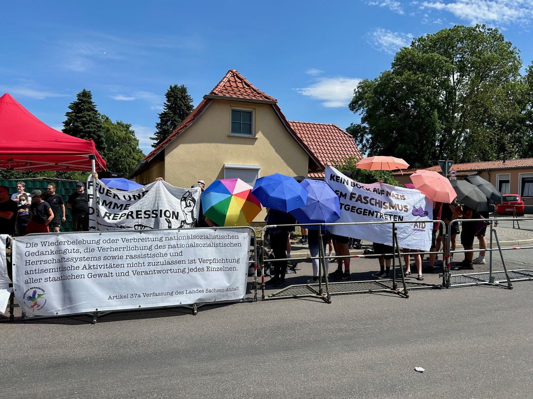 Zwei Demos gegen Rechts: Friedlicher Protest von insgesamt 130 Teilnehmern