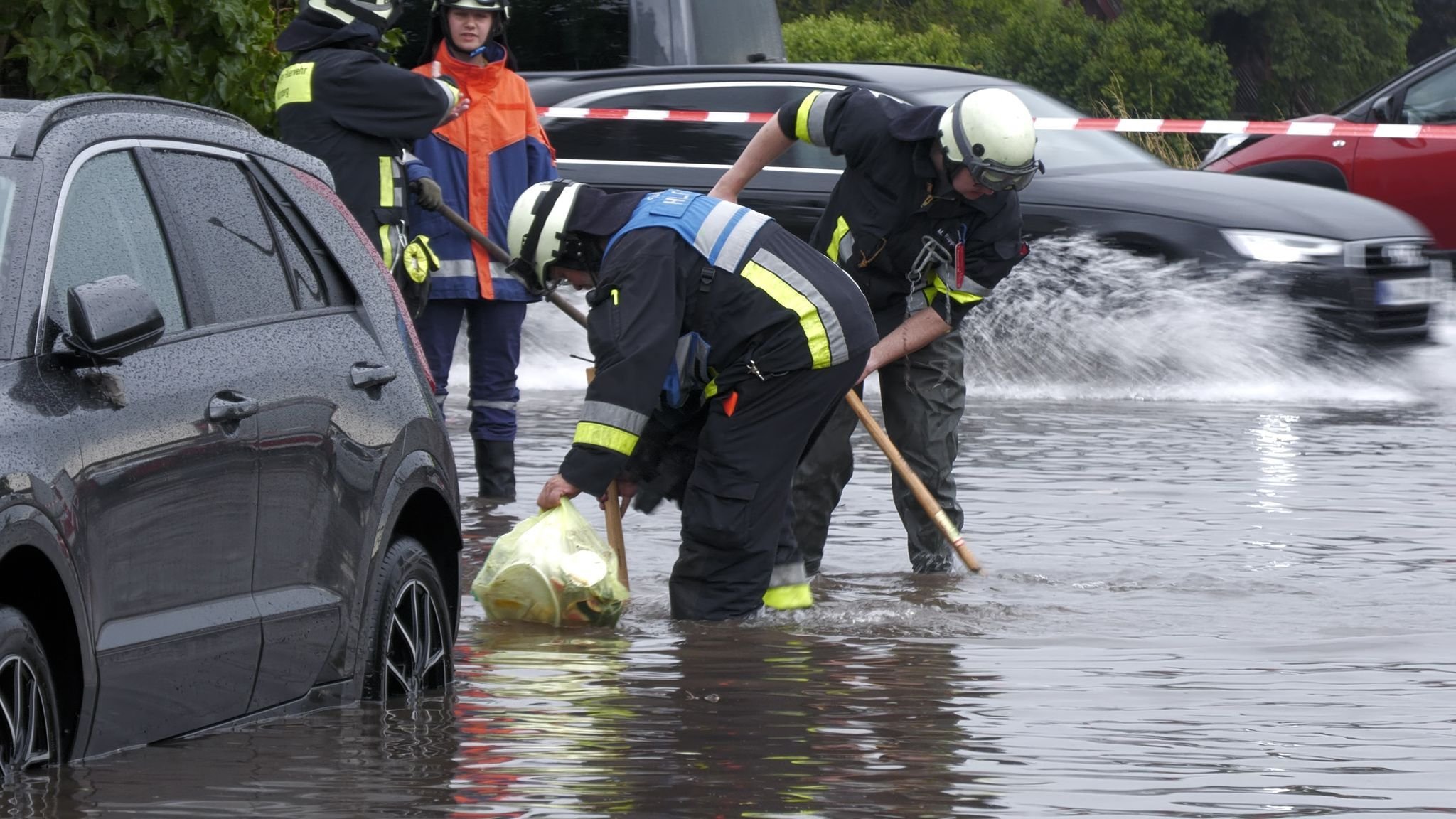 Unwetter: Regen setzt in Nürnberg Keller und Straßen unter Wasser