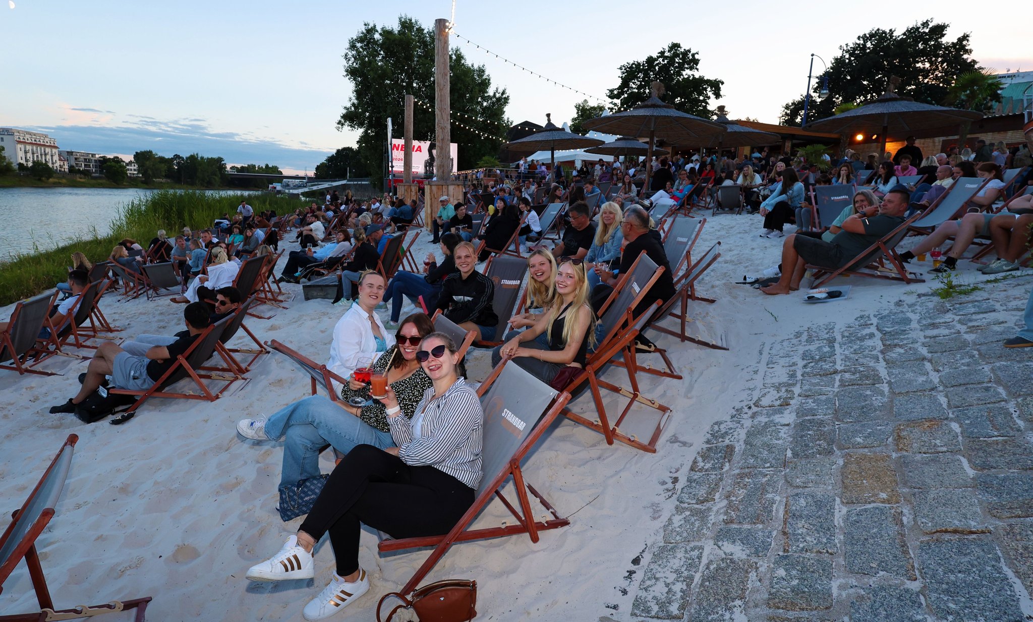 Riverside-Party an der Elbe in Magdeburg: Mit vielen Fotos: Magdeburg ...