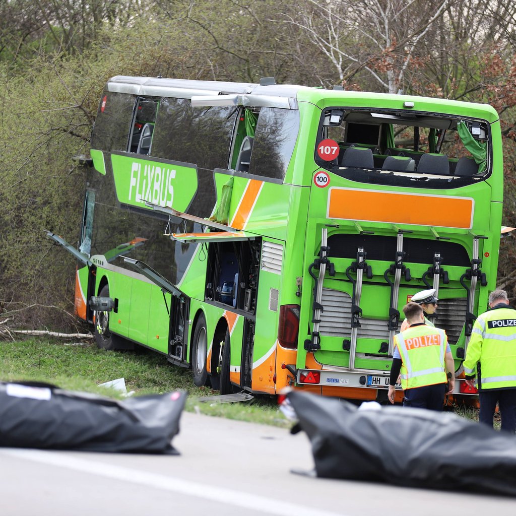Flixbus-Unfall auf A9: Starben vier Frauen, weil Fahrer "erforderliche ...