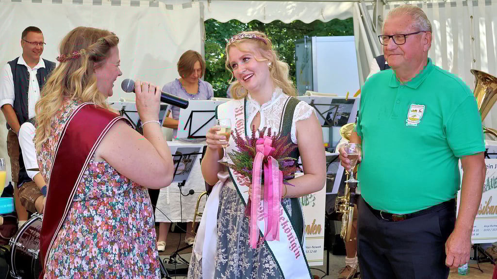 Heidefest in Schweinitz 2025: Die Jessenerin Lara Neumann ist frisch ...