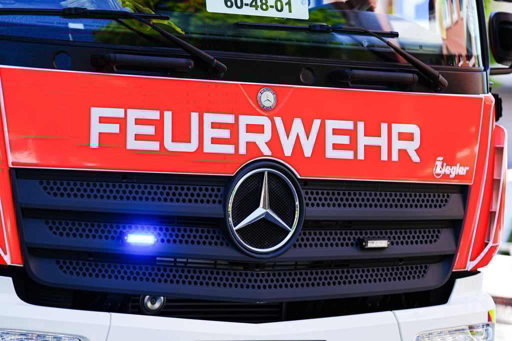 Feuerwehreinsatz im Burgenlandkreis: Brand im Lützener Bauhof richtet ...