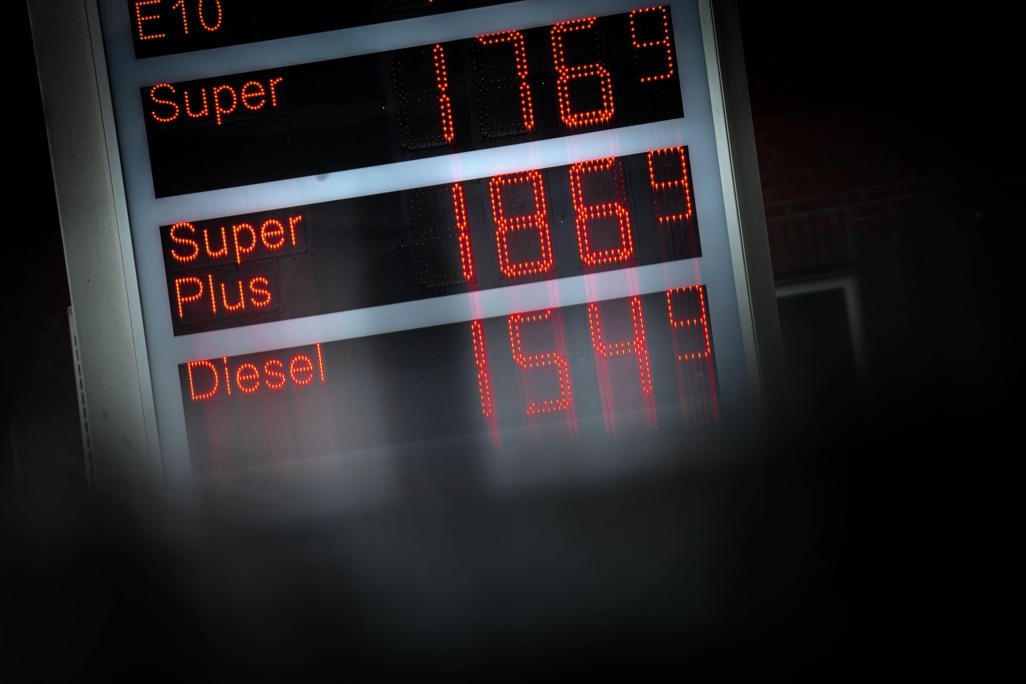 Preise an der Zapfsäule: Teurer Osten, billiger Westen: Tankpreise ...