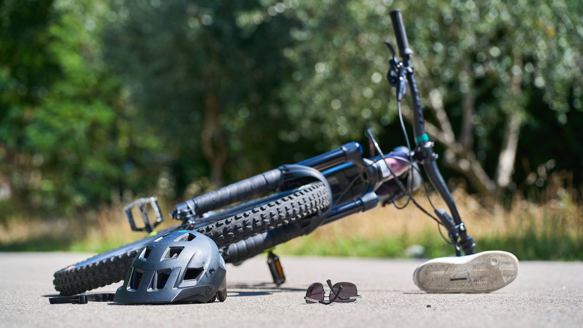 Mitten am Tag! Betrunkener Radfahrer verletzt sich in Halberstadt nach ...