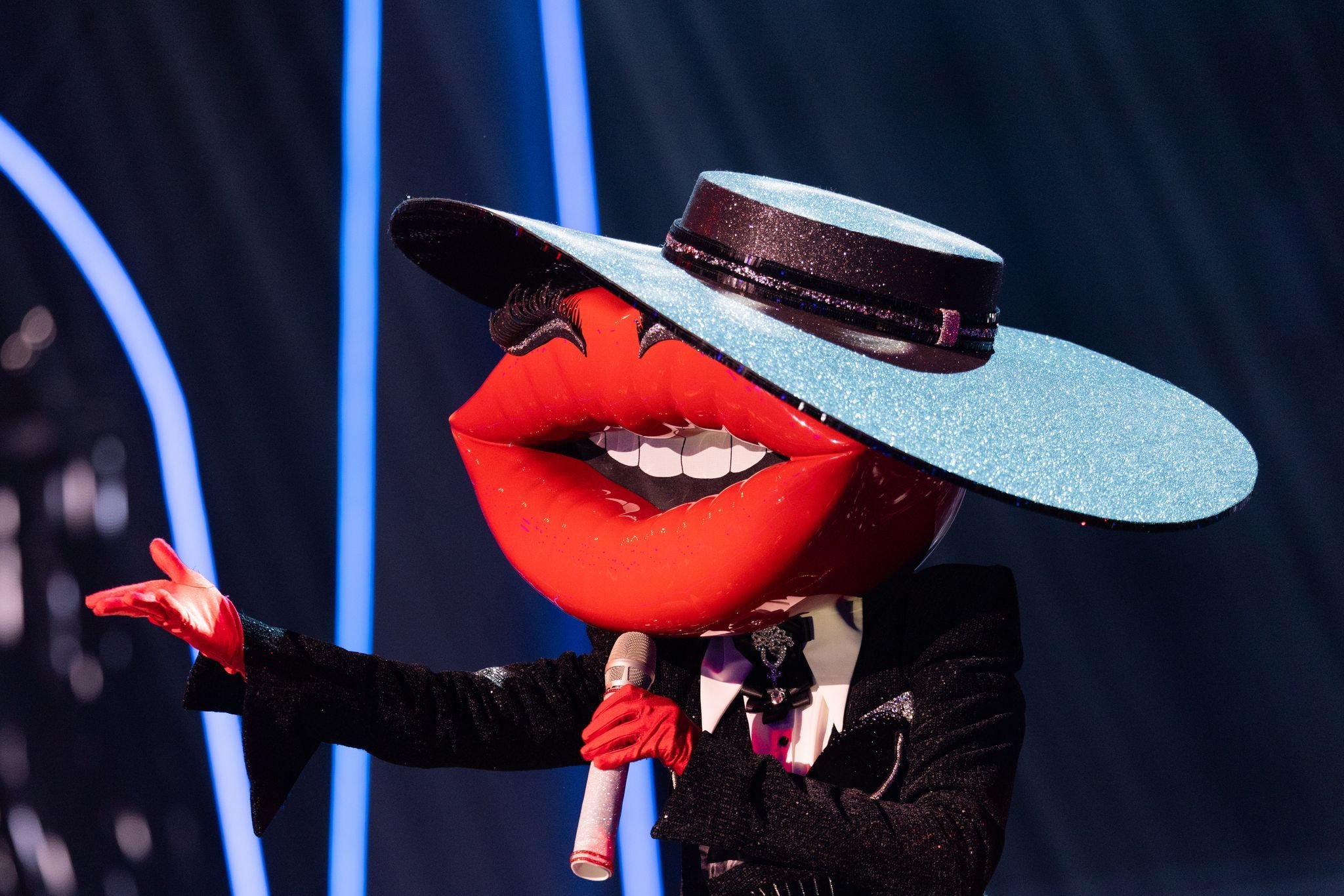 Fernsehen: „The Masked Singer“: Brigitte Nielsen legt „Kiss“-Kostüm ab