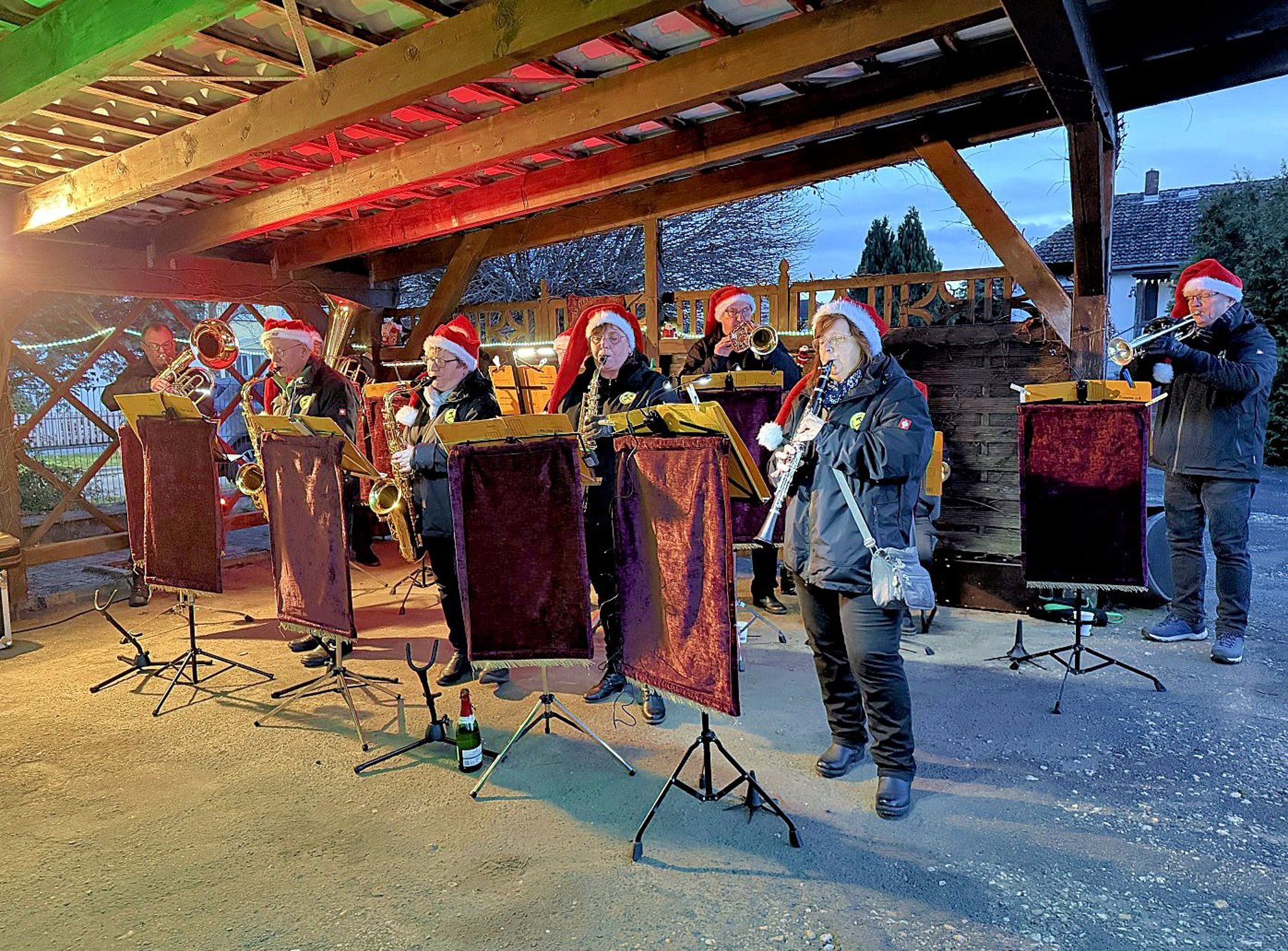 Lebendiger Adventskalender in Mücheln: Wo die Geiseltaler Musikanten ...