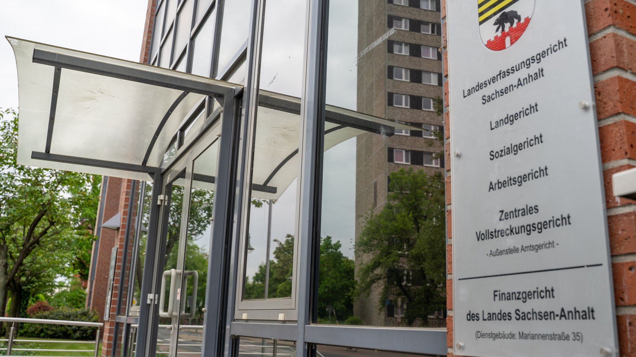 Prozess am Landgericht Dessau: Plötzliche Gewalt an Tankstelle: Zeugen ...