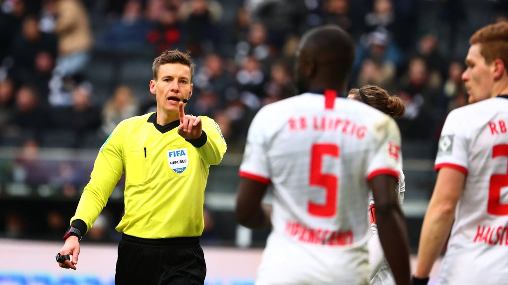 Schon wieder Daniel Siebert: Berliner Schiedsrichter leitet Borussia Dortmund gegen RB Leipzig ...